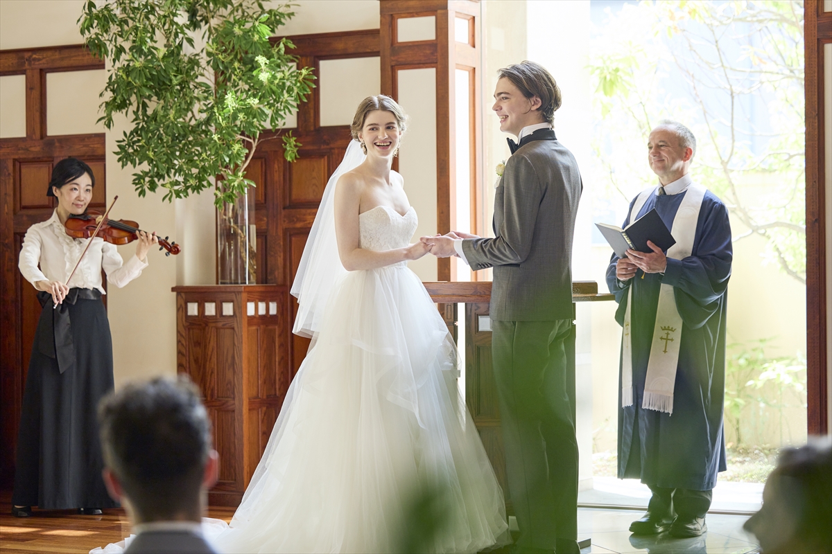 【ウエディングコラム】婚約指輪と結婚指輪の違いは？意味や価格相場、デザインなど基礎知識をご紹介 | 【公式】ミエルココン